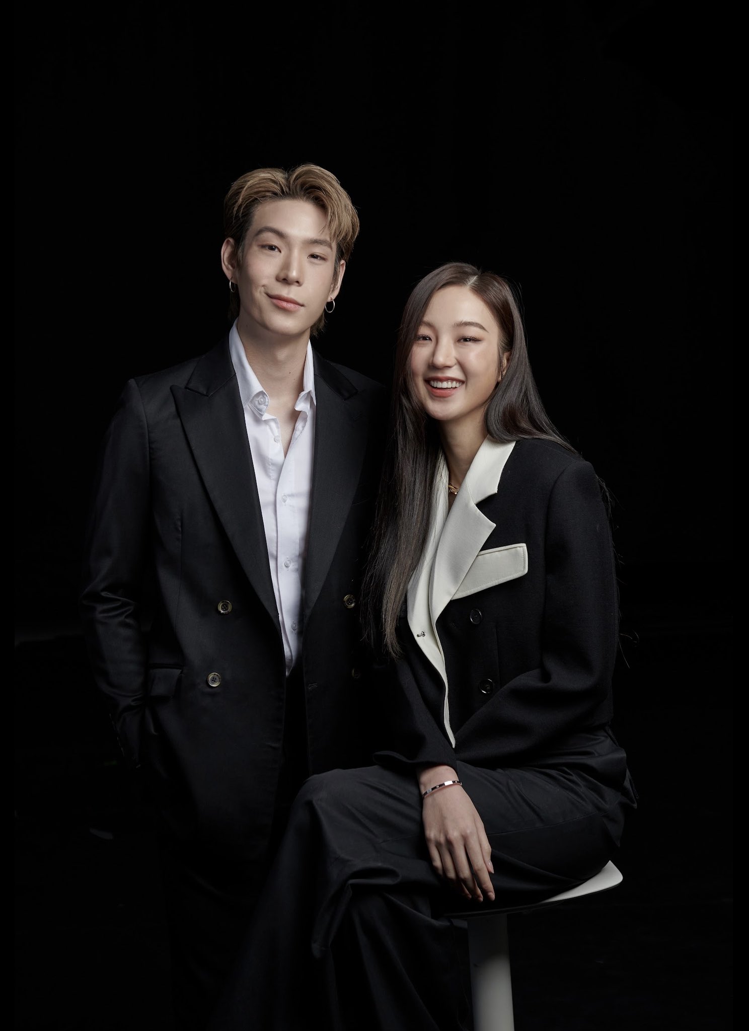 เจเจ กฤษณภูมิ และ ต้าเหนิง กัญญาวีร์ เปิดค่าย QOW Entertainment ของตัวเอง โดยมี 4NOLOGUE ร่วมหุ้น